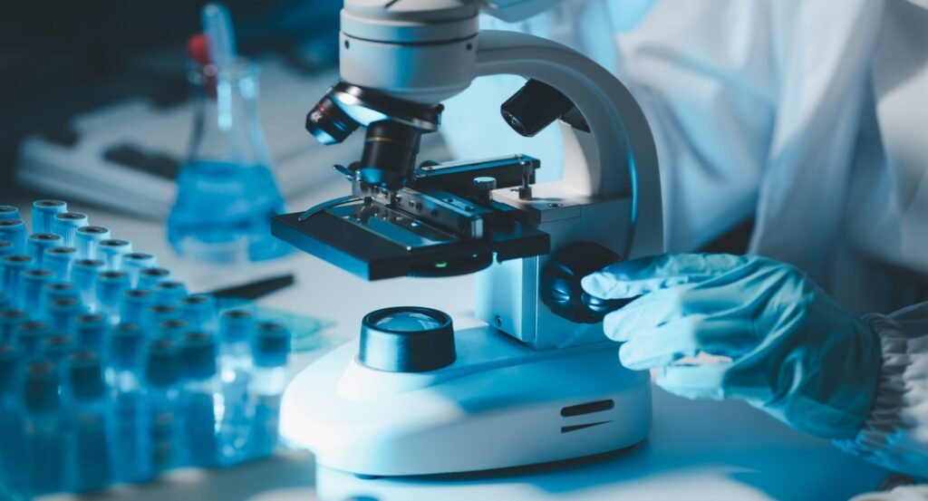 How to Become a Laboratory Technician